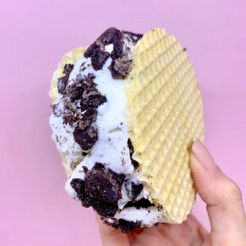 Ice Cream California - Serving Ice Cream